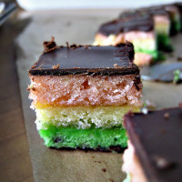 Little Italian Cakes Filled with Lemon Pastry Cream {sospiri} - Joanne ...