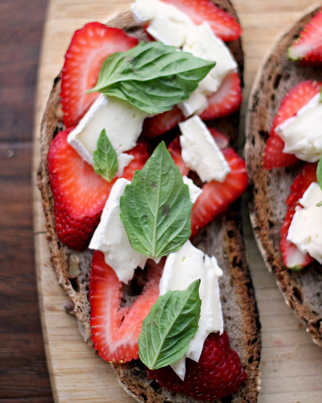 Strawberry, Brie and Basil Grilled Cheese - Joanne Eats Well With Others